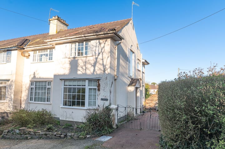 Centrally Based Home & Beach Hut - Llanbedrog