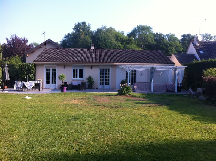 Maison Dans Un Cadre Verdoyant - Melun