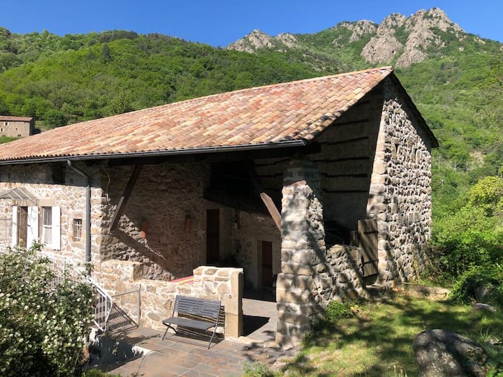 Maison En Pierres Avec Accès Direct Rivière - France