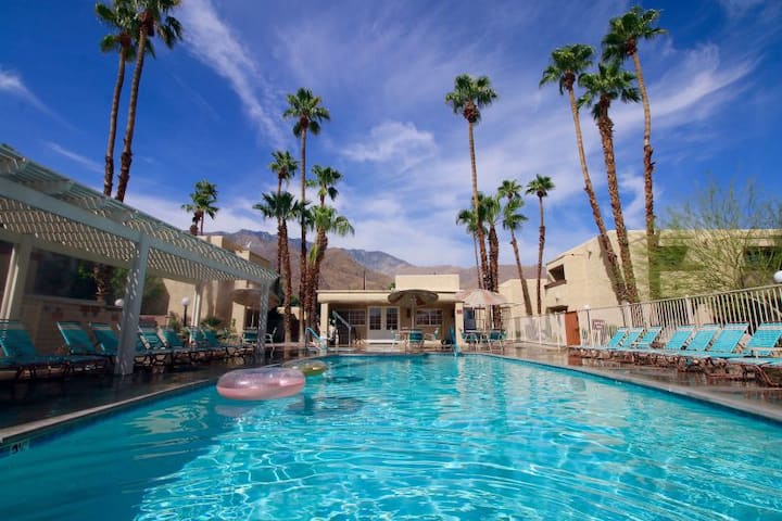 You'll Be Pleased! Pool+sleeps 6 - Palm Springs, CA