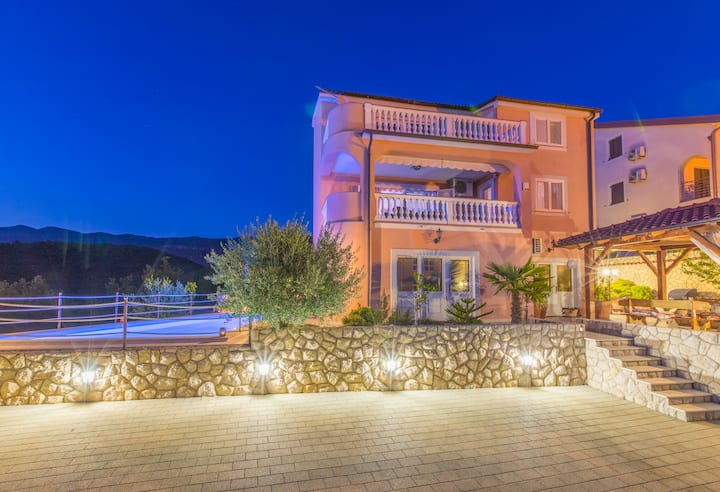 App Villa M Penthouse - Cirquenizza