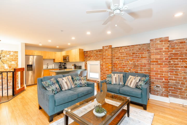 Luxury Private Access Apartment - 모빌