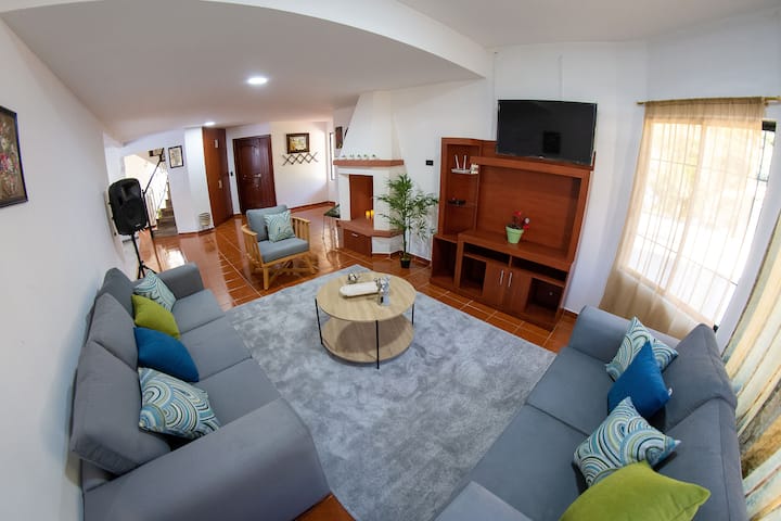 Yunguilla Poolside Retreat | Hot Tub & Foosball - Santa Isabel