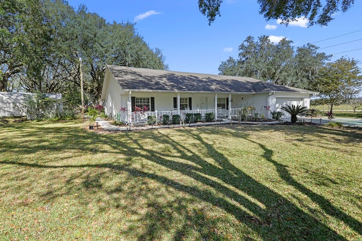 Fun Country Acre Getaway 3/2 W/firepit & Game Rm - Lakeland, FL