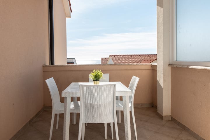 Two-bedroom Apartment Fun With Terrace - Novalja