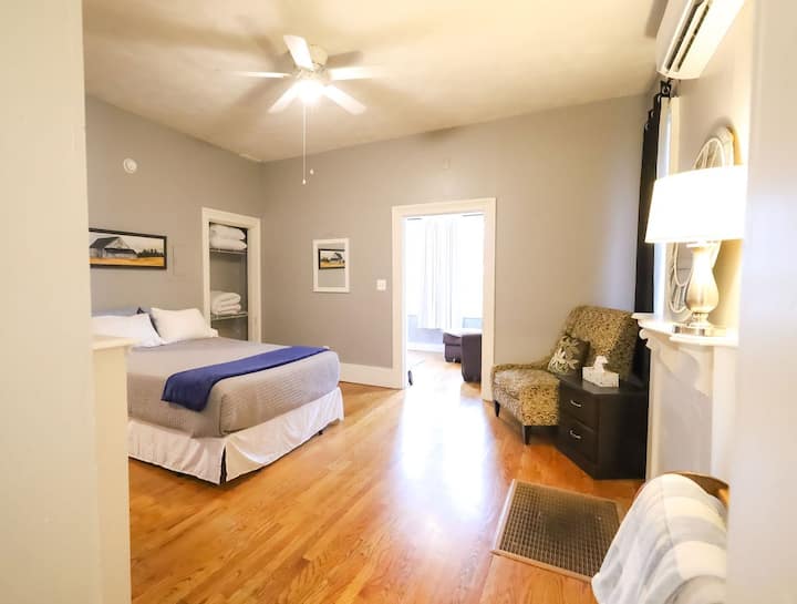 Yellow Door: Quaint Spring Stay By Wku & More! - Bowling Green
