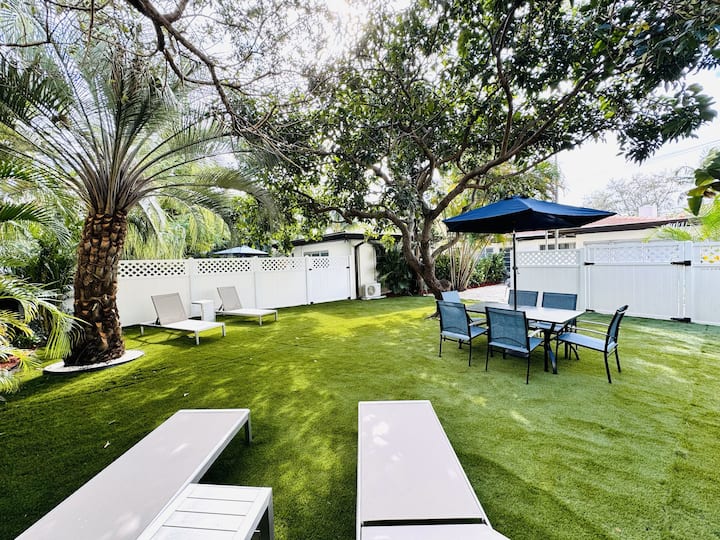 Spacious, Central, 3 Bedroom Home W/ Pool Access - Fort Lauderdale