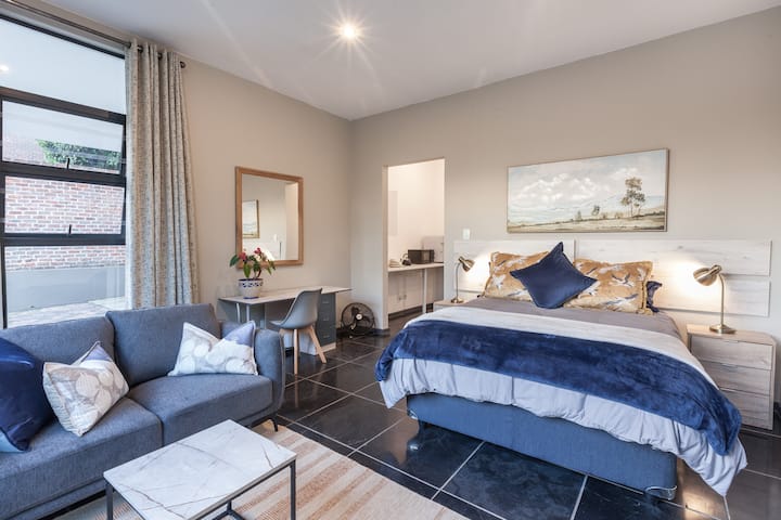 Crane Room, Spacious Private Studio, Melville. - Johannesburg