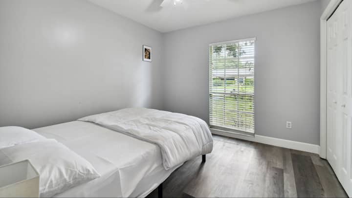 Cozy Private Room With Garden View - Tampa, FL