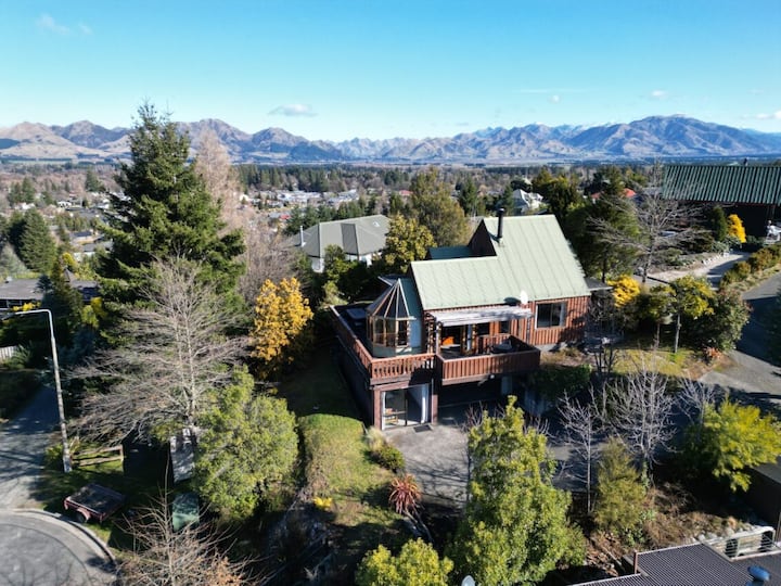 Charming Retreat With Panoramic Views - Hanmer Springs