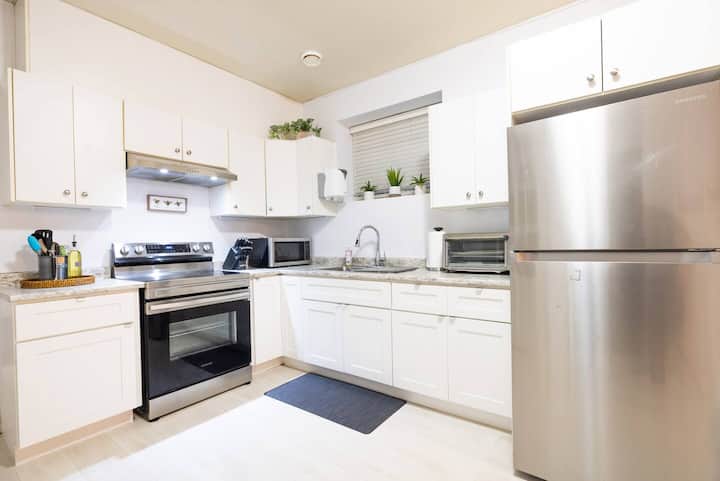 Modern & Classy In Surrey Central - Surrey