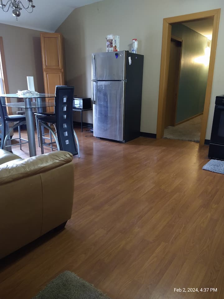 Larger Guest Room Near Downtown - Bay City, MI