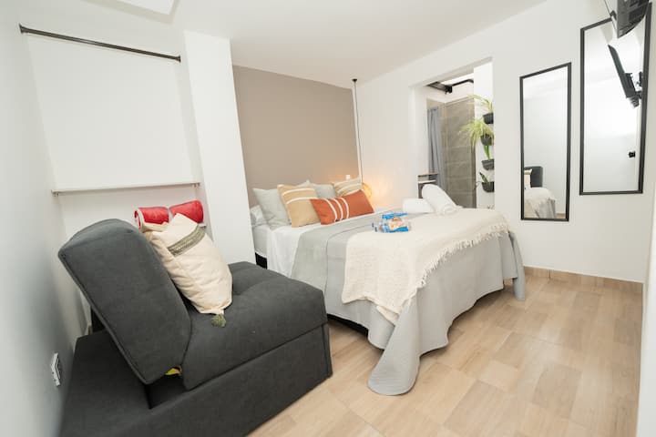 Cerca Al Metro, Acogedor Loft 101 Casa Palmera - Envigado