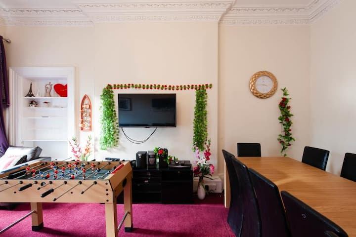 Very Large 5-bed Central Flat - Edinburgh