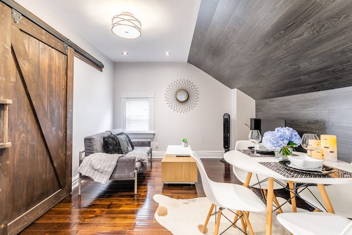 Modern City Rooftop Downtown Toronto Two Balconies - Toronto, ON