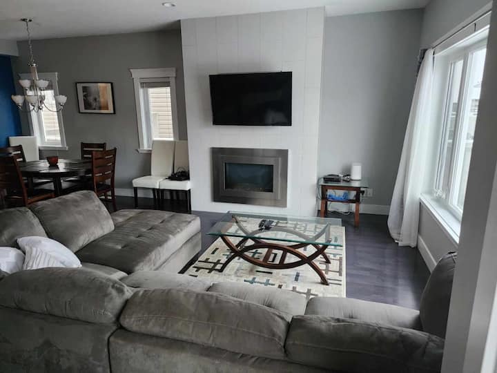 Beautiful Large Fully Furnished - Fort McMurray