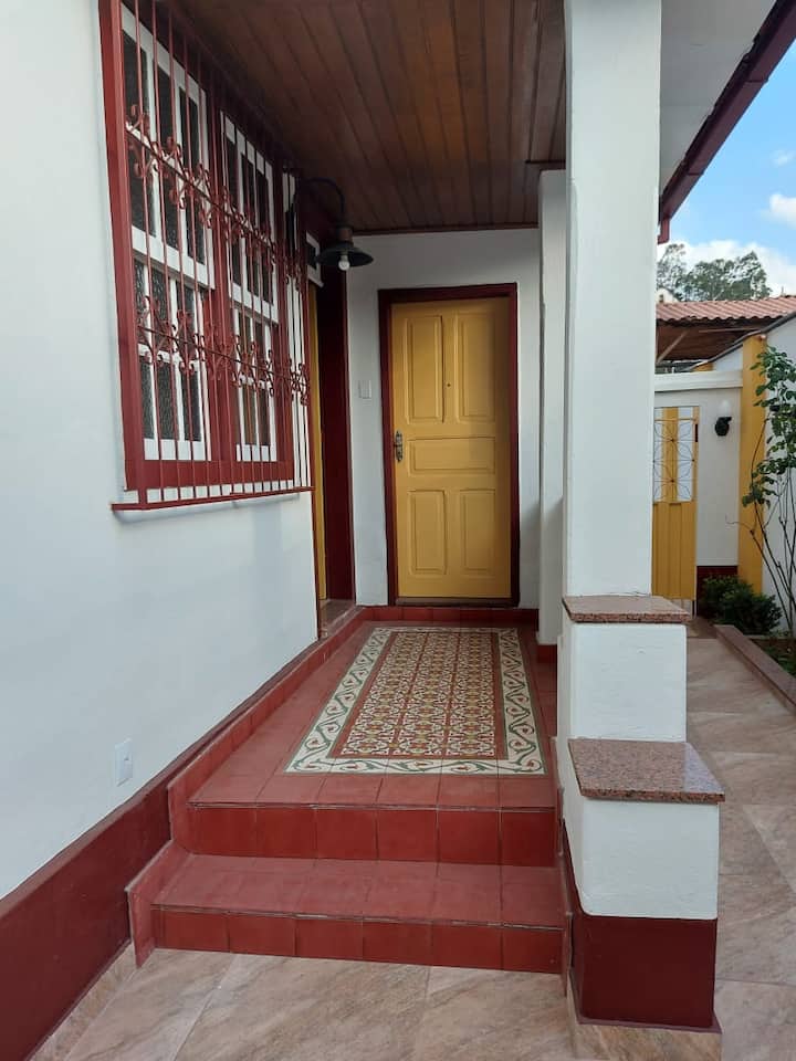 Casa Com Garagem Próx Ao Centro - Ouro Preto