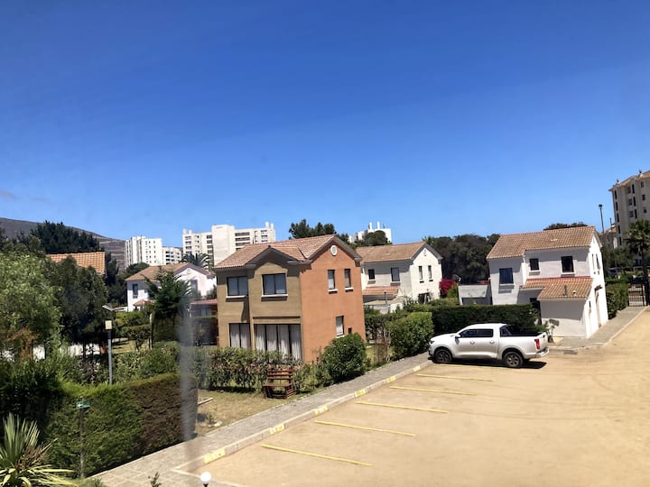 Casa Con Estacionamiento A Pasos De La Playa - Papudo