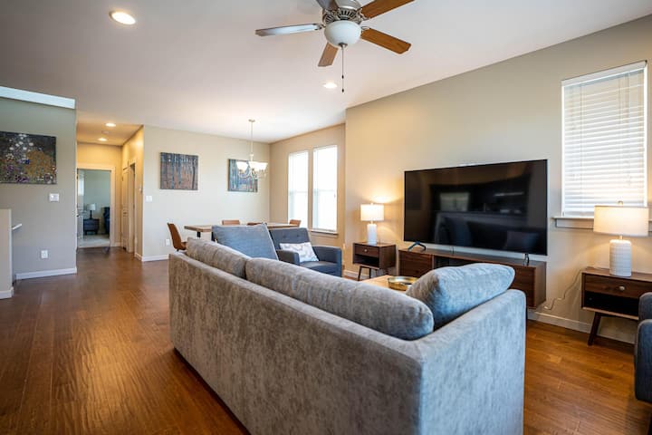 Private Home - Biopark | 2-car Garage | Old Town - Albuquerque, NM