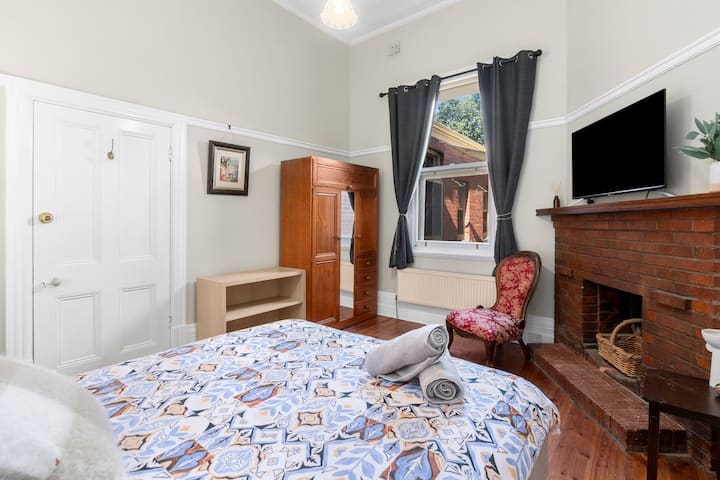 Gatehouse Mansion Rm2 For 2 Pax - Geelong