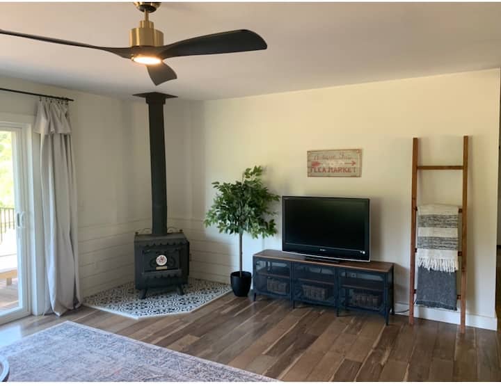 Foggy Meadow Farmhouse - Grass Valley, CA