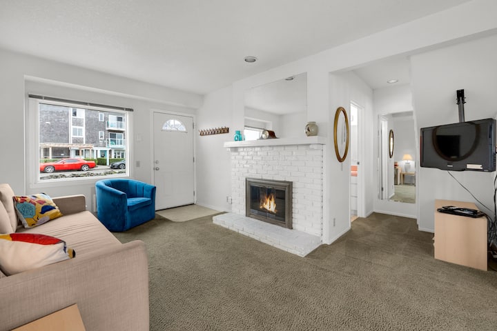 121) The Tides By The Sea - Cannon Beach, OR