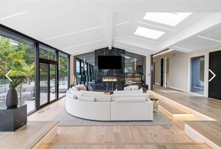 New Bright Modern Luxury Oasis - Burlington