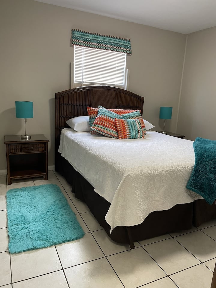 Tuttle Bay Getaway Unit A - Sarasota, FL