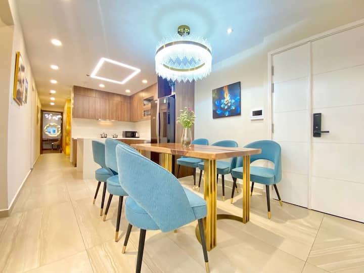 Holidayapt-luxury 3br Retreat With Skyline View - Hô Chi Minh-Ville