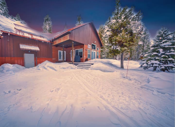 Base Camp Cabin+ac+hottub+4bdrm+wifi+20milestoynp - Island Park, ID