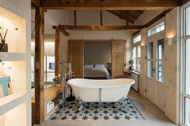 New  '특별한 유럽감성 독채 한옥스테이'
도심속 사계절의 숲을 선물합니다 - Chuncheon