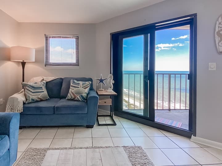 Penthouse Condo On The Beach! - Surfside Beach, SC