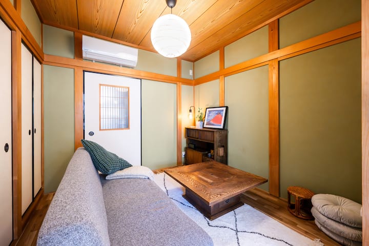 閑静な住宅街で日本の「普通」の暮らしを体験/ファミリー向け/大阪城まで徒歩圏/路地裏の猫との出会い - Osaka