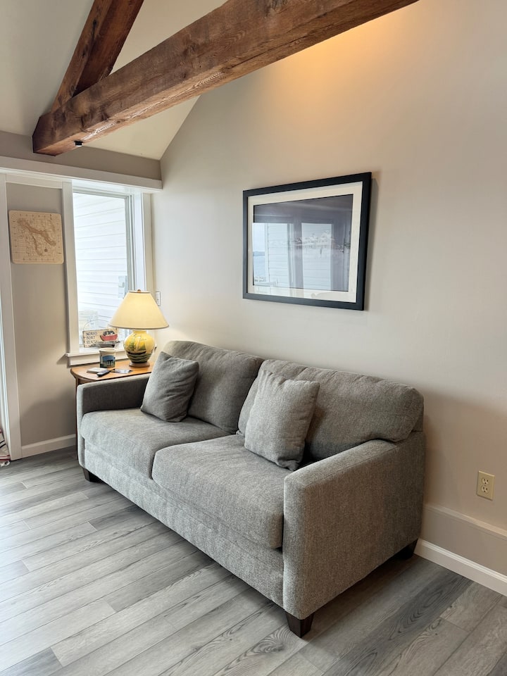 Lake Charlevoix Lakeview Escape - Charlevoix, MI