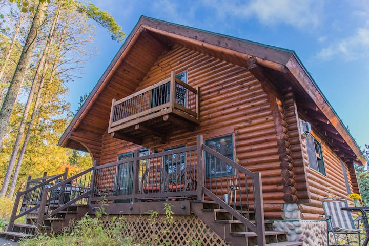 Goldfinch | White Eagle Resort - Kabetogama State Forest, Orr