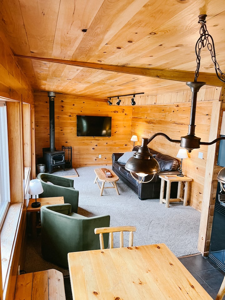 Kingfisher | White Eagle Resort - Kabetogama State Forest, Orr