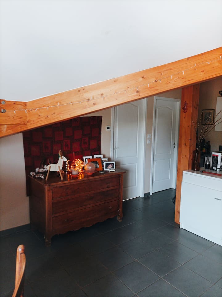 Appartement Deux Pièces. - Pérouges
