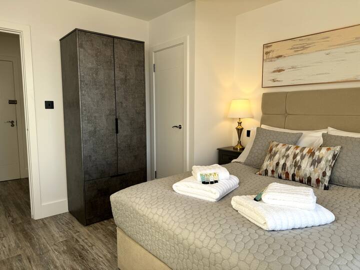 Elegant One Bedroom Apartment - Swindon