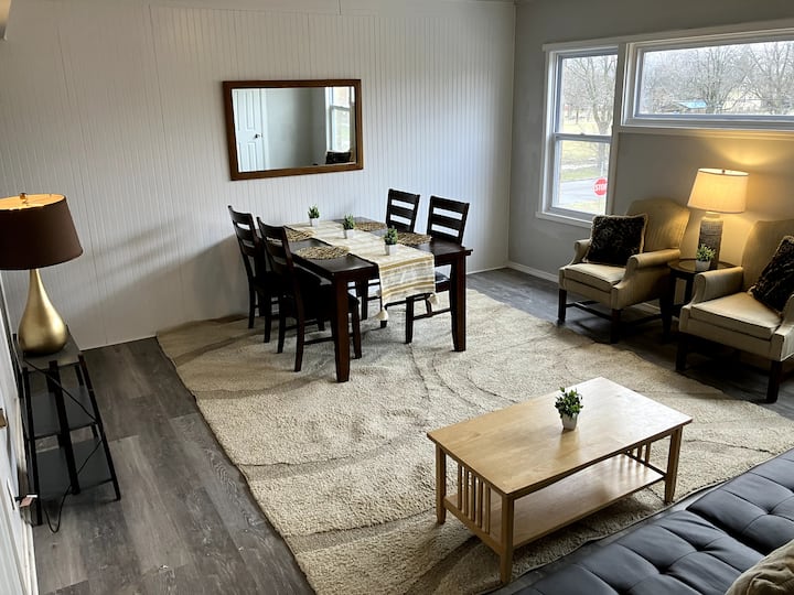 Bright & Comfy Apt: 3 Bed 2 Bath With King Beds - Detroit, MI