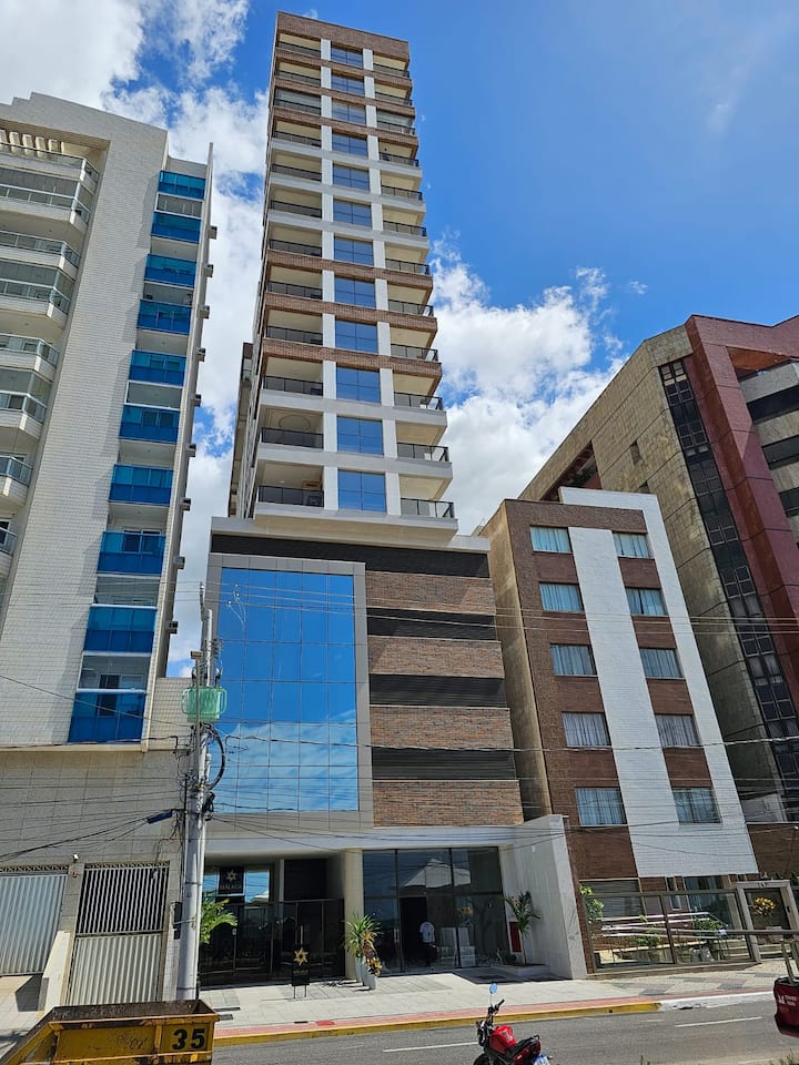 Apto, Luxo, C/3 Quartos, C/2 Garagem - Guarapari