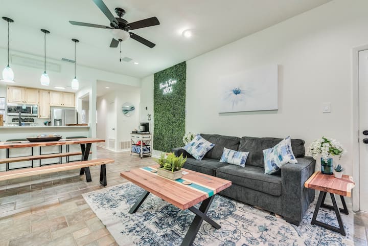 Comal Condo - Riverfront Complex - New Braunfels, TX