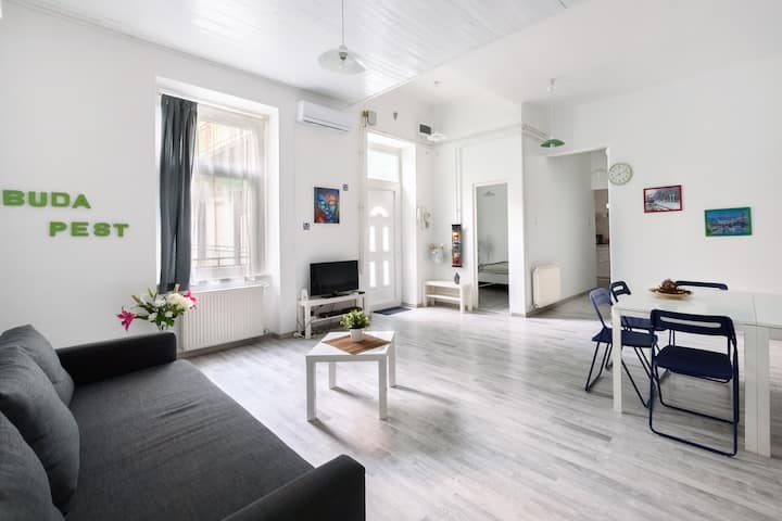 Central 3 Bedrooms Apartment - Budapest