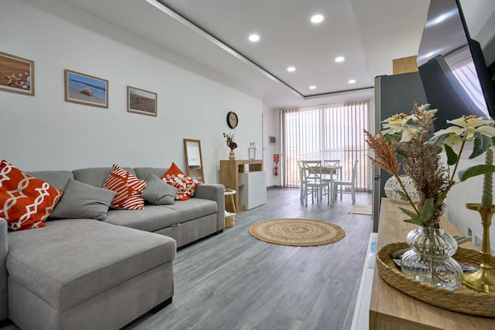 Two Bedroom Apartment In Xemxija, St. Paul's Bay - Malte