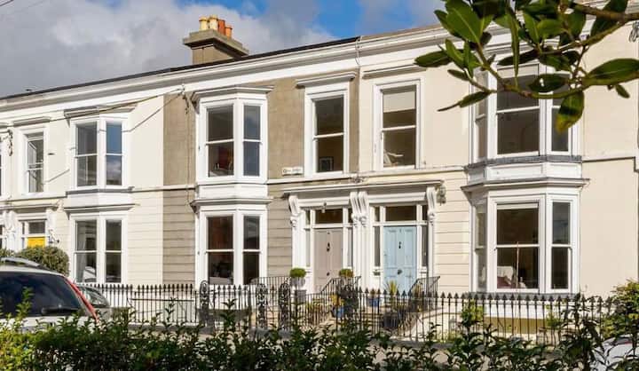 Large Room With Super King Bed - Dublin