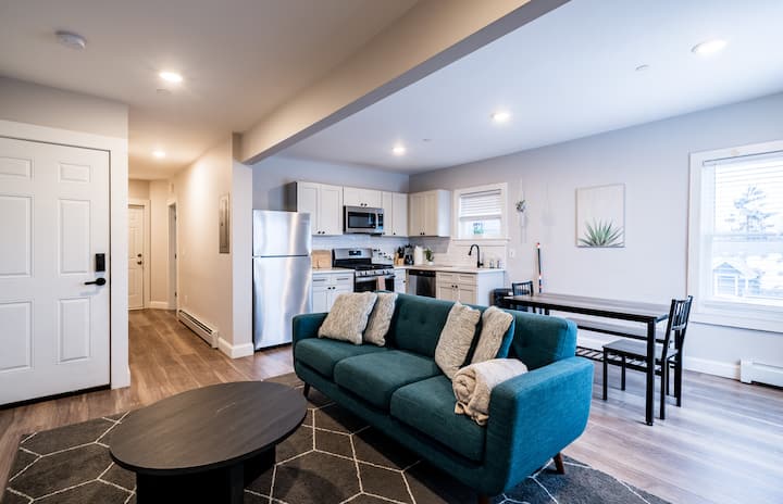 2bd In Lowell With City Views - Chelmsford, MA