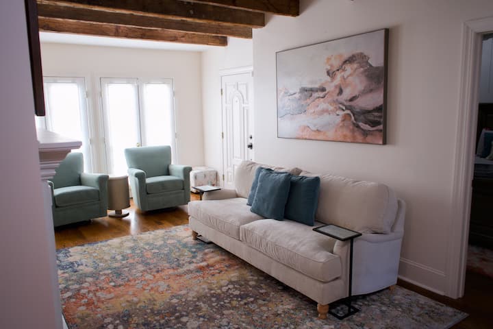 Large Downtown Two Bedroom Suite - Morganton, NC