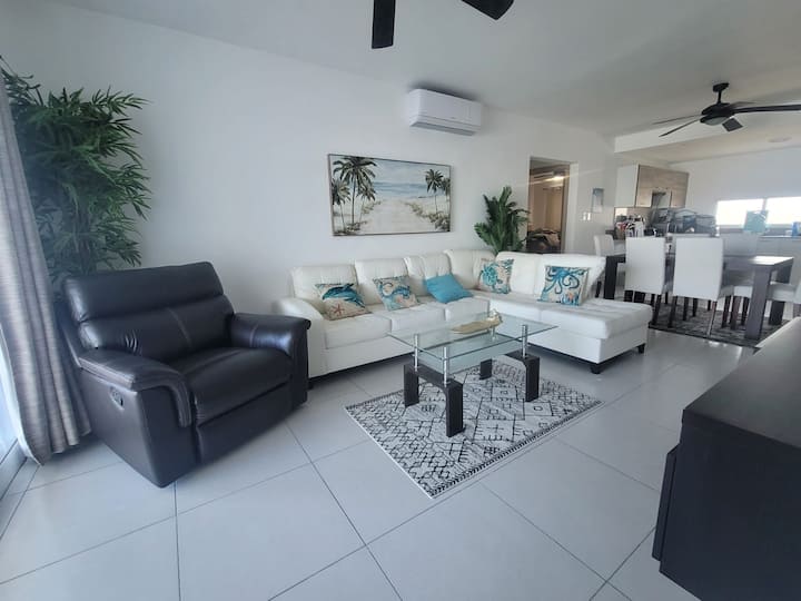 Poolside Paradise: 2br Downtown! - Punta Cana