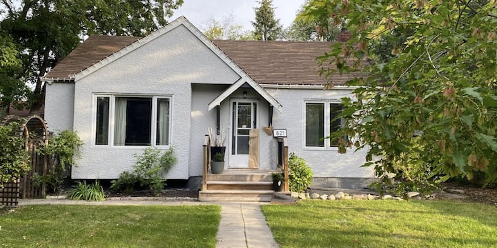 Charming Home In East Fort Garry - Winnipeg