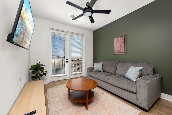 Spectacular 1-bedroom | Walk To Raymond James! - Tampa, FL