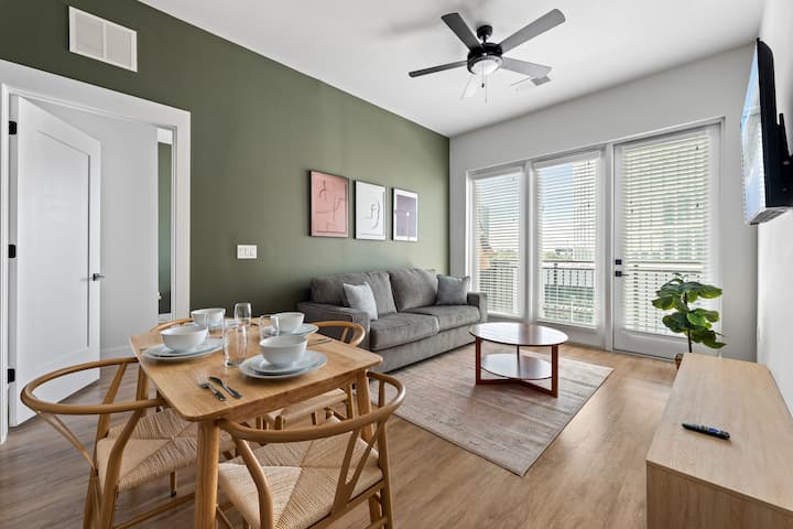 Spacious 2-bedroom | Walk To Raymond James! - Tampa